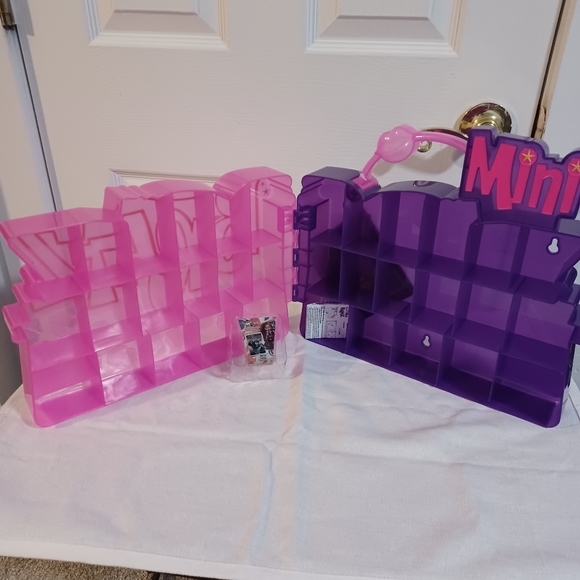 Bratz | Toys | Mini Bratz Collectors Case With Exclusive Collectible ...